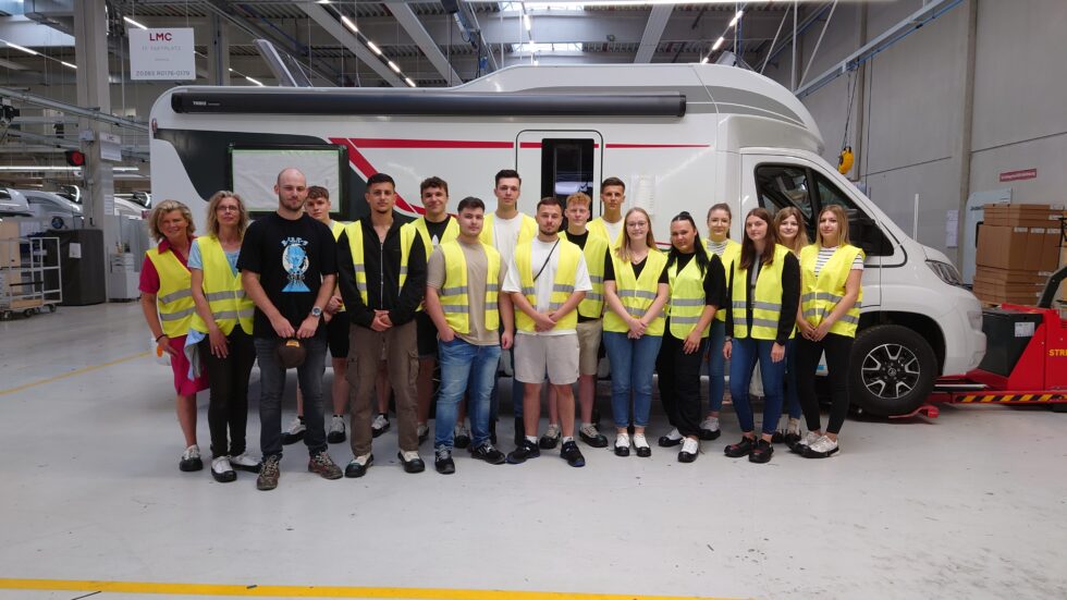 Zukünftige Industriekaufleute erkunden Sassenberger ...