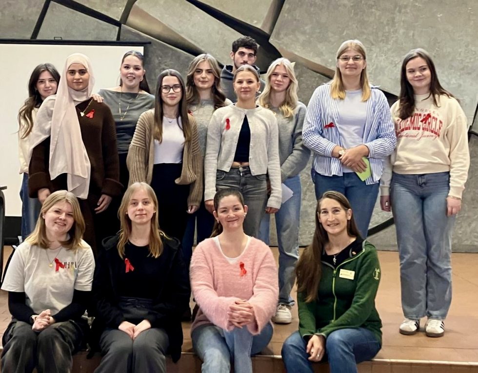 Schülerinnen und Schüler der Fachoberschule Gesundheit und Soziales ...